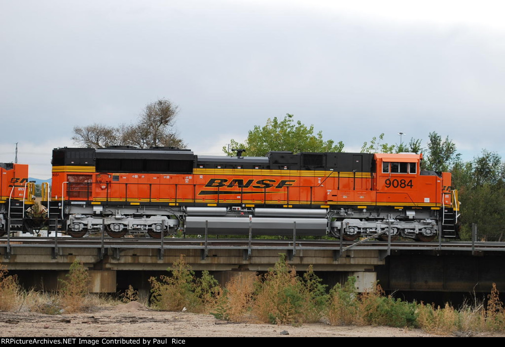 BNSF 9084